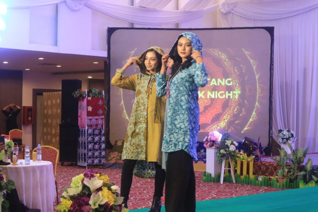 Bontang Batik Night, Ajang Perkenalkan Batik Lokal Khas Bontang - RADAR ...