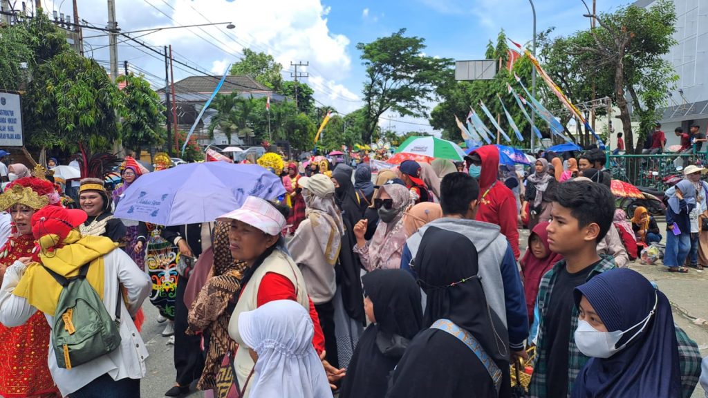 Warga Bontang Antusias Saksikan BCC 2022 - RADAR BONTANG