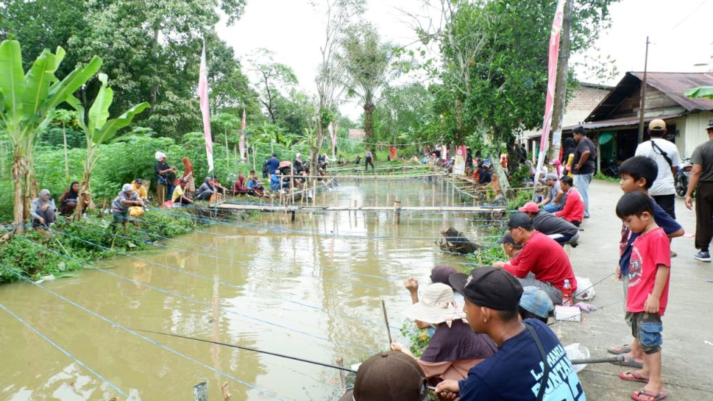 Juara 1 Lomba Mancing Mania Satimpo Sukses Pancing Lele 5,6 Kilogram ...