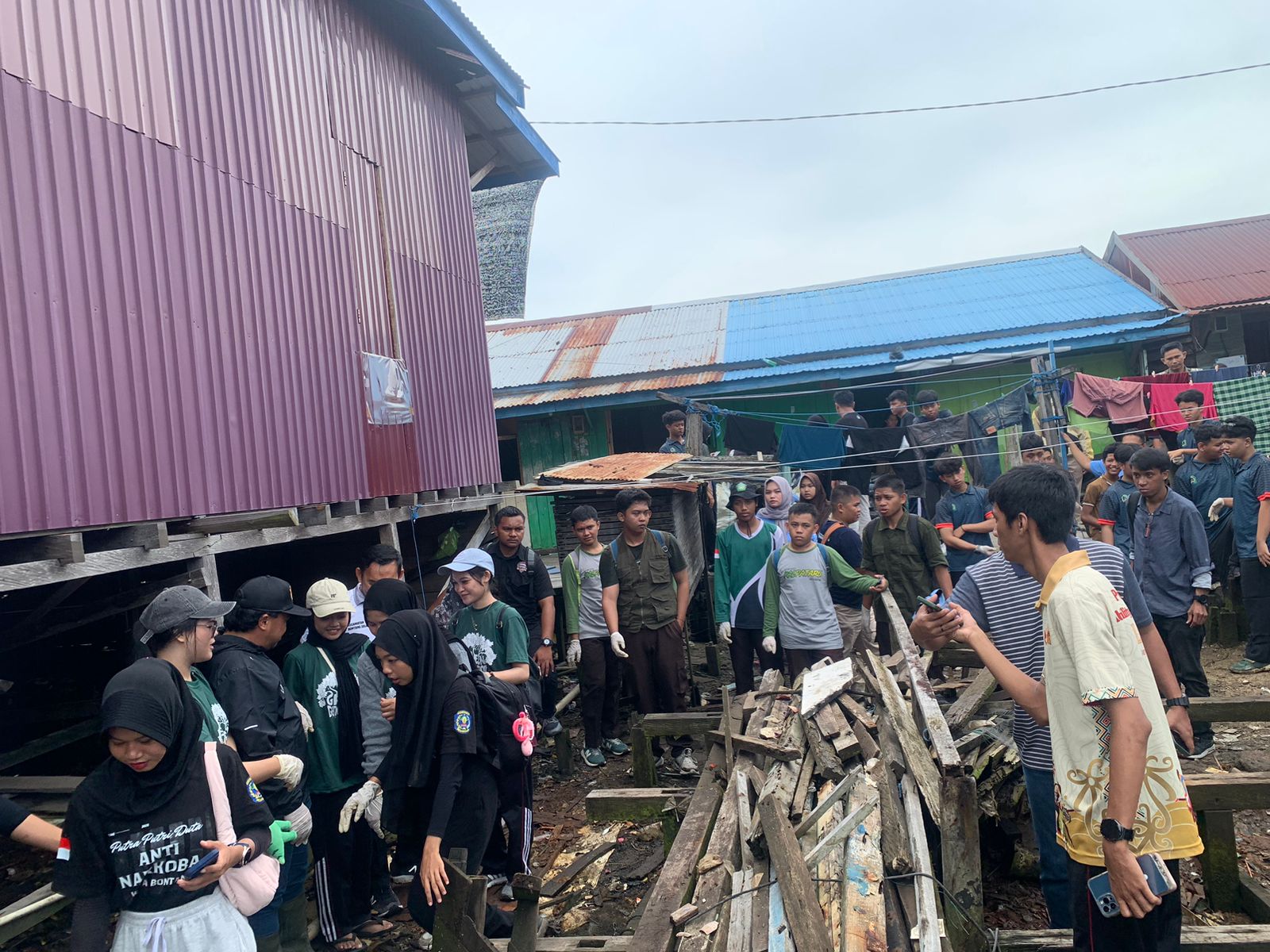 Peringati Hari Pahlawan 2025, WCD Bontang Bikin Aksi Pungut Sampah - RADAR BONTANG